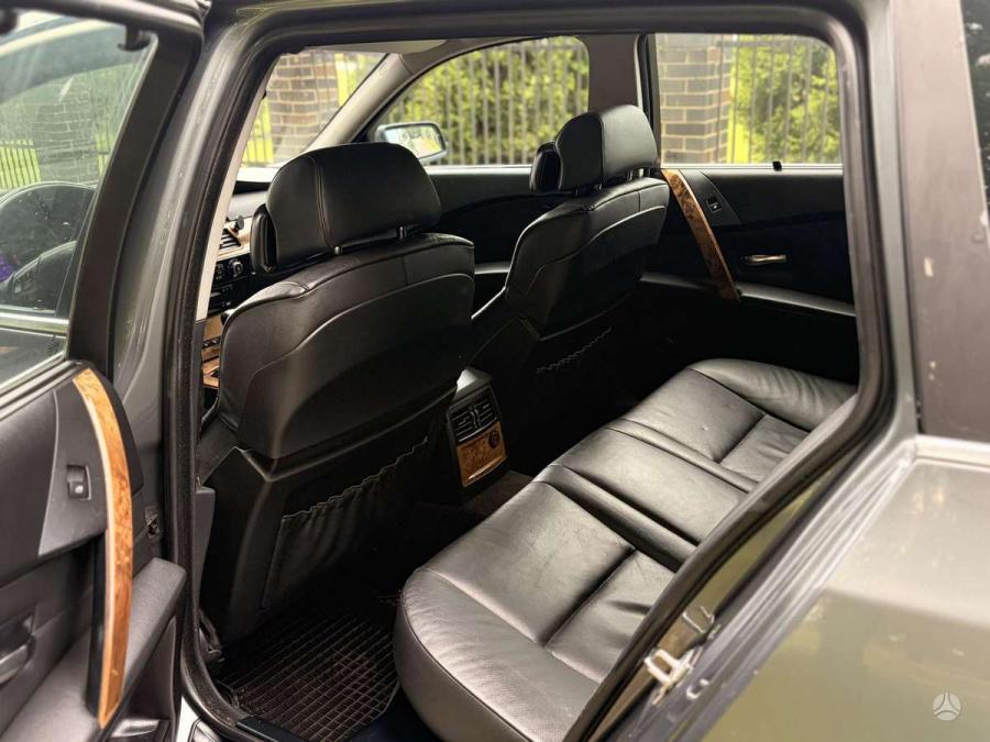 Pelēks BMW 525 2005 Viļņa, ar dzinēja tilpumu 2.50 L un nobraukumu 428 tūkst. km par 1650 €, foto 9 vietnē AUTOMOTO.COM.LV