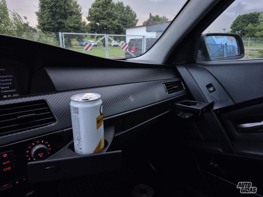 Grey BMW 525 2005 in Kaunas, with an engine capacity of 2.50 L and mileage of 397 thousand km for 3250 €, photo 15 on AUTOMOTO.COM.LV