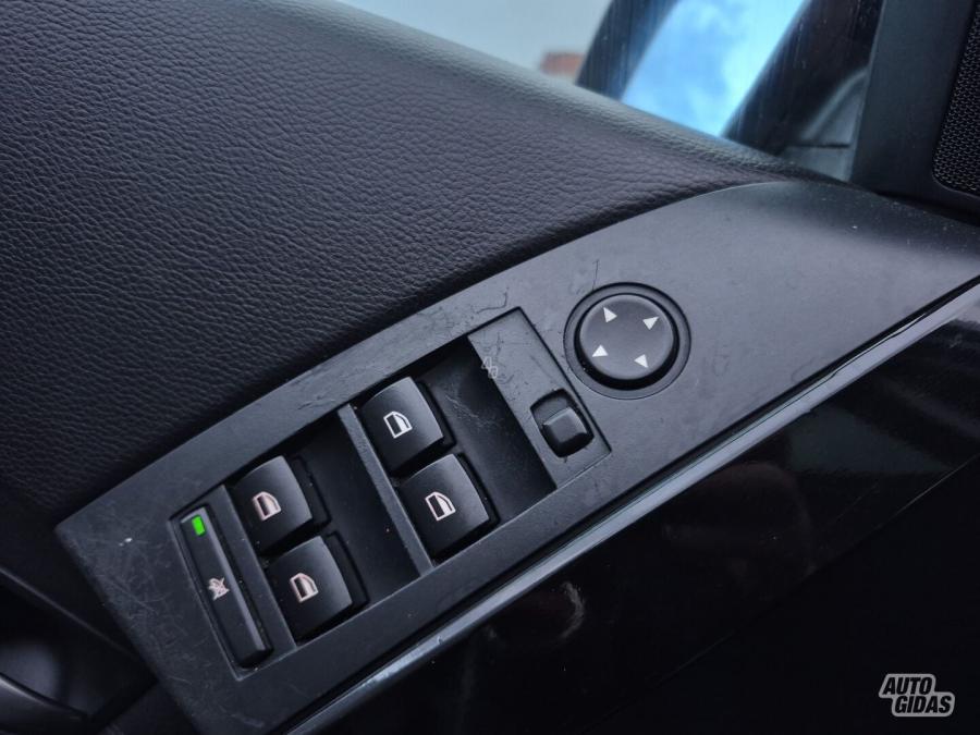 Grey BMW 525 2005 in Kaunas, with an engine capacity of 2.50 L and mileage of 397 thousand km for 3250 €, photo 17 on AUTOMOTO.COM.LV