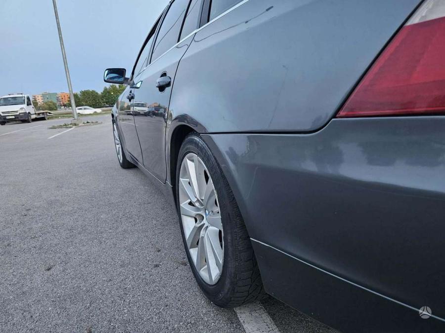 Pelēks BMW 525 2005 Kauņa, ar dzinēja tilpumu 2.50 L un nobraukumu 371 tūkst. km par 1850 €, foto 6 vietnē AUTOMOTO.COM.LV