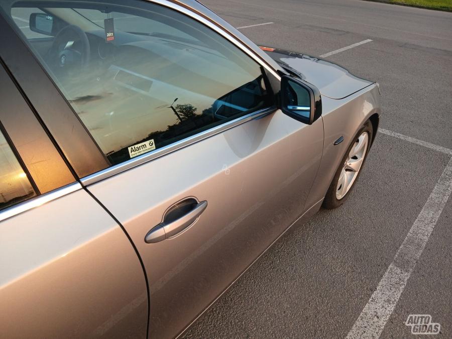 Pelēks BMW 525 2005 Šauļi, ar dzinēja tilpumu 2.50 L un nobraukumu 409 tūkst. km par 2100 €, foto 32 vietnē AUTOMOTO.COM.LV
