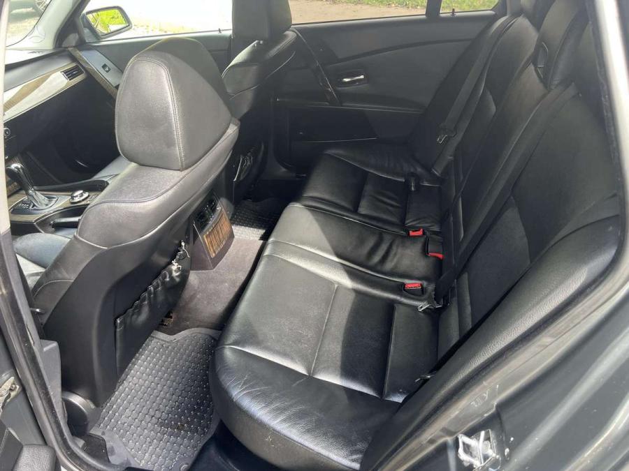 Grey BMW 525 2005 in Vilnius, with an engine capacity of 2.50 L and mileage of 442 thousand km for 2900 €, photo 13 on AUTOMOTO.COM.LV