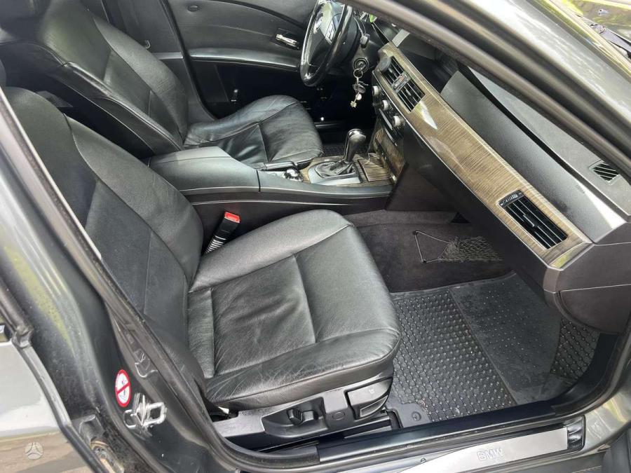 Grey BMW 525 2005 in Vilnius, with an engine capacity of 2.50 L and mileage of 442 thousand km for 2900 €, photo 15 on AUTOMOTO.COM.LV