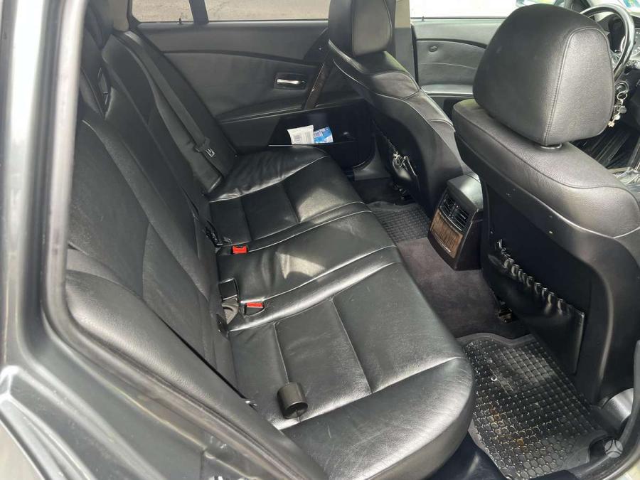 Grey BMW 525 2005 in Vilnius, with an engine capacity of 2.50 L and mileage of 442 thousand km for 2900 €, photo 17 on AUTOMOTO.COM.LV
