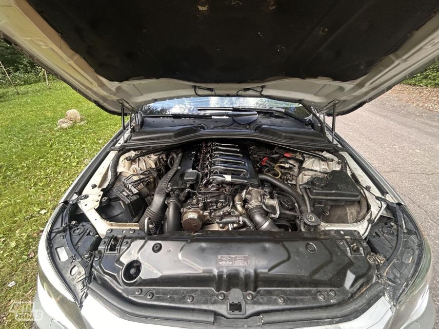Grey BMW 525 2005 in Kaunas, with an engine capacity of 2.50 L and mileage of 407 thousand km for 2690 €, photo 17 on AUTOMOTO.COM.LV
