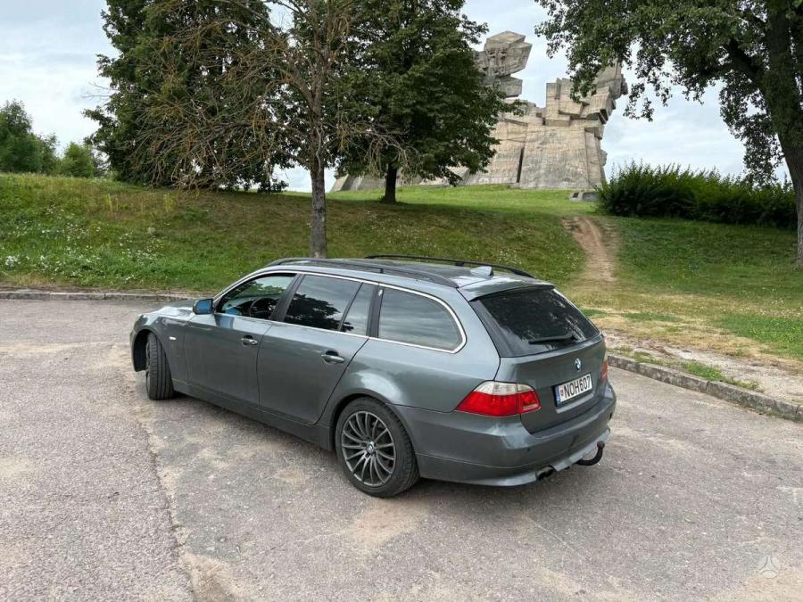 Pelēks BMW 525 2005 Kauņa, ar dzinēja tilpumu 2.50 L un nobraukumu 400 tūkst. km par 2250 €, foto 4 vietnē AUTOMOTO.COM.LV