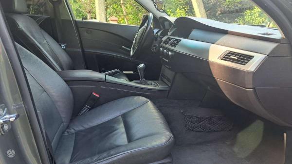 BMW 525 2005 Kauņa vietnē Pelēks BMW 525 2005 Kauņa, ar dzinēja tilpumu 2.50 L un nobraukumu 400 tūkst. km par 2250 €, foto 7 vietnē AUTOMOTO.COM.LV