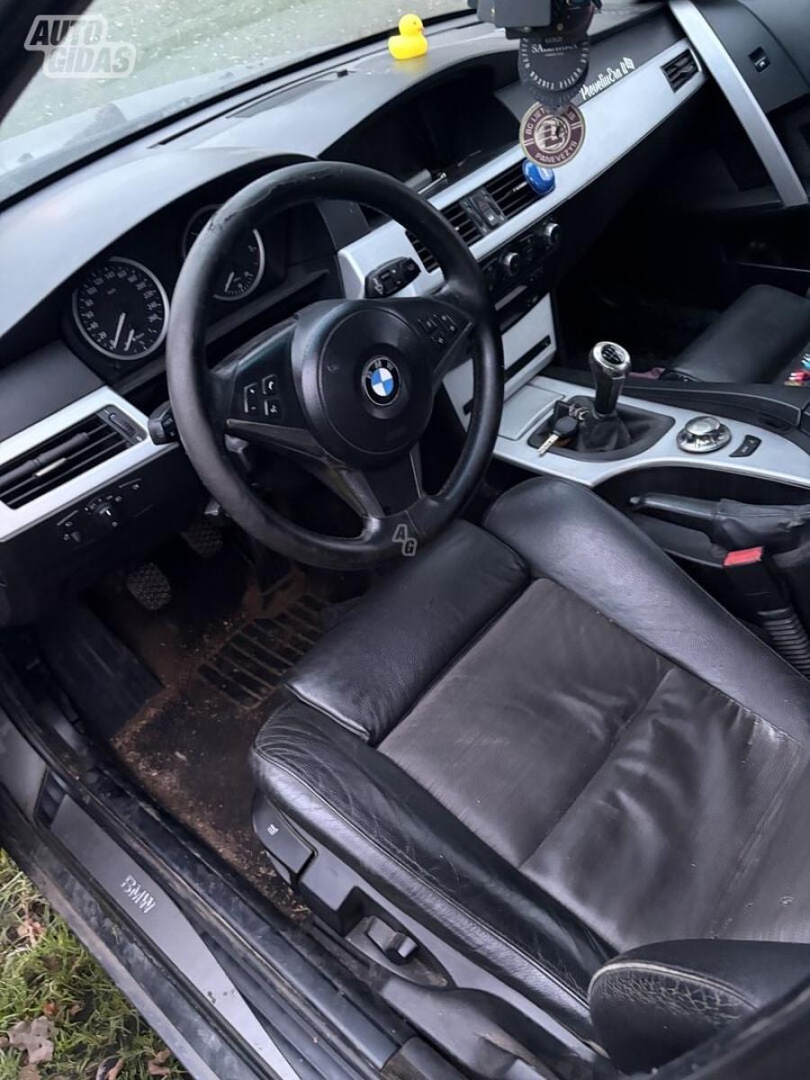 Pelēks BMW 525 2005 Panevēža, ar dzinēja tilpumu 2.50 L un nobraukumu 510 tūkst. km par 1000 €, foto 1 vietnē AUTOMOTO.COM.LV