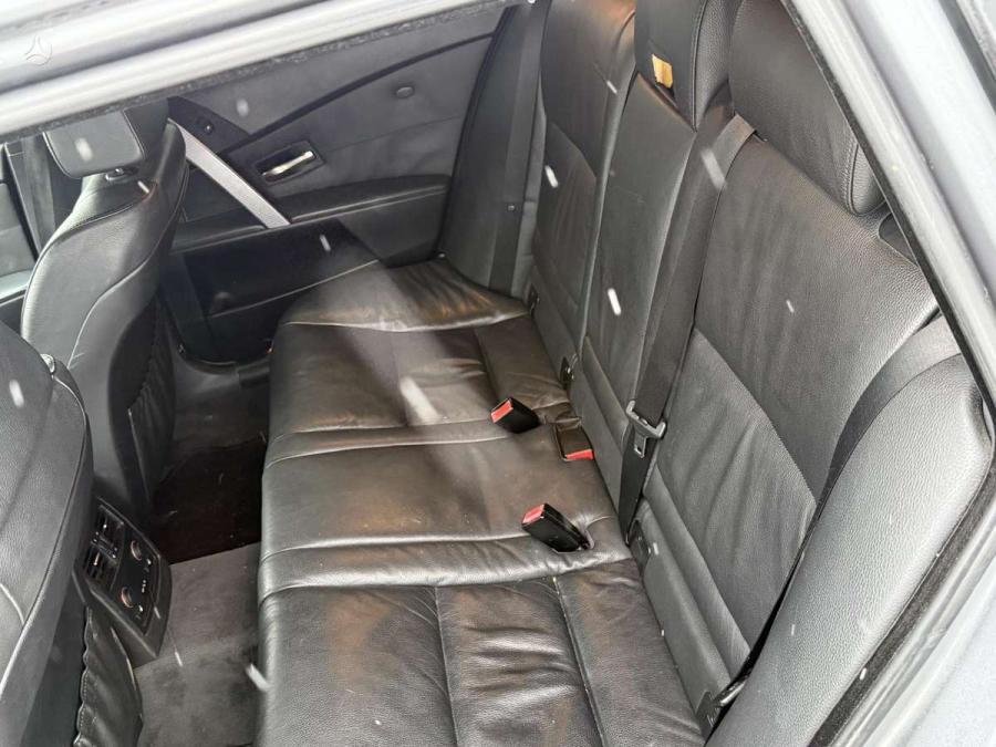 Pelēks BMW 525 2006 Švenčionys, ar dzinēja tilpumu 2.50 L un nobraukumu 381 tūkst. km par 3250 €, foto 12 vietnē AUTOMOTO.COM.LV