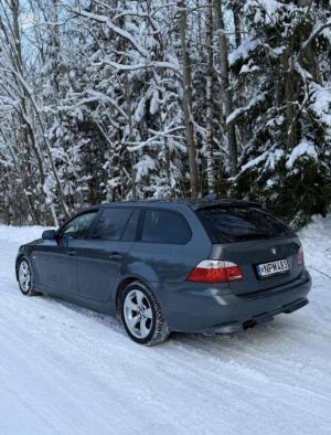 Pelēks BMW 525 2006 Šauļi, ar dzinēja tilpumu 2.50 L un nobraukumu 390 tūkst. km par 2450 €, foto 4 vietnē AUTOMOTO.COM.LV