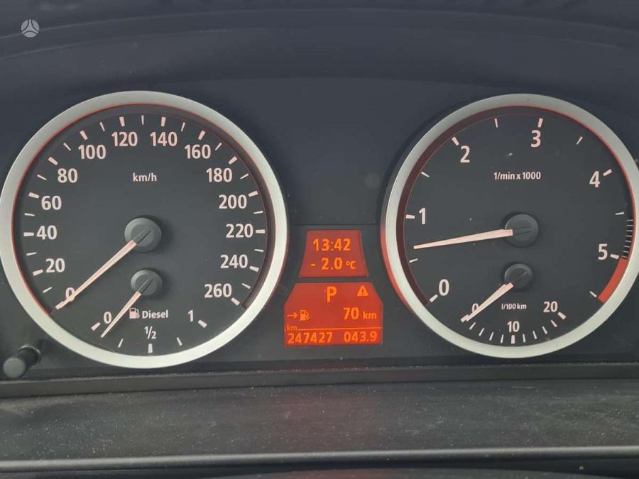 Grey BMW 525 2006 in Vilnius, with an engine capacity of 2.50 L and mileage of 242 thousand km for 3500 €, photo 38 on AUTOMOTO.COM.LV