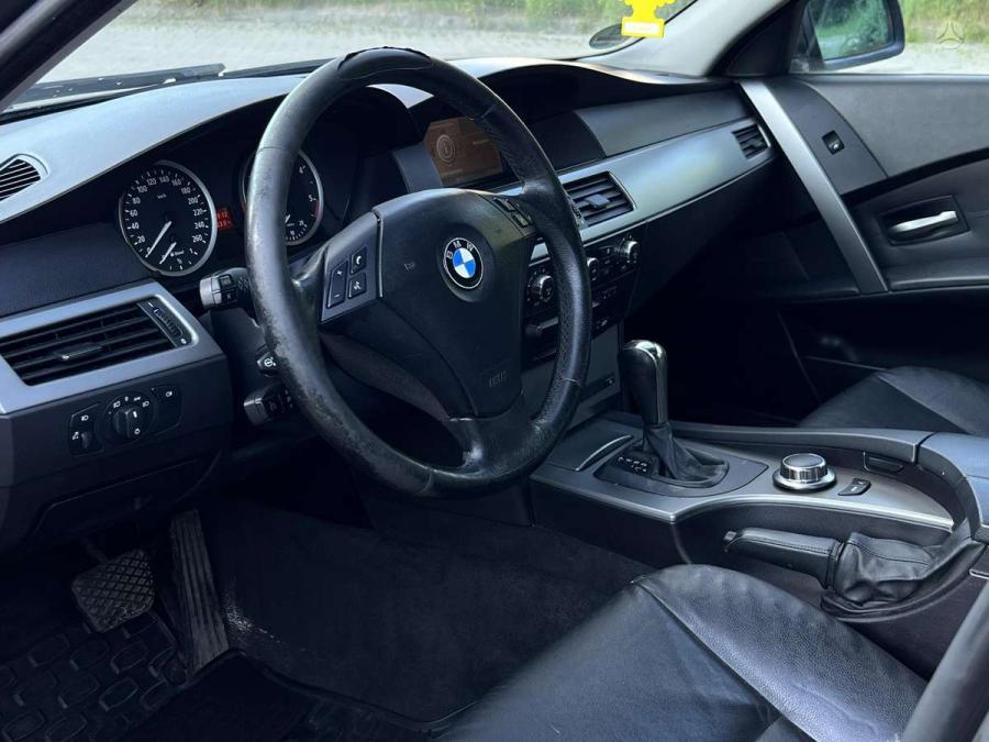 Pelēks BMW 525 2006 Viļņa, ar dzinēja tilpumu 2.50 L un nobraukumu 450 tūkst. km par 1750 €, foto 10 vietnē AUTOMOTO.COM.LV