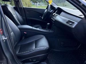 Pelēks BMW 525 2006 Viļņa, ar dzinēja tilpumu 2.50 L un nobraukumu 450 tūkst. km par 1750 €, foto 12 vietnē AUTOMOTO.COM.LV