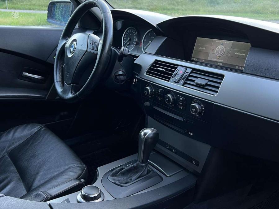 Pelēks BMW 525 2006 Viļņa, ar dzinēja tilpumu 2.50 L un nobraukumu 450 tūkst. km par 1750 €, foto 13 vietnē AUTOMOTO.COM.LV