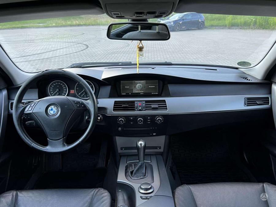 Pelēks BMW 525 2006 Viļņa, ar dzinēja tilpumu 2.50 L un nobraukumu 450 tūkst. km par 1750 €, foto 14 vietnē AUTOMOTO.COM.LV