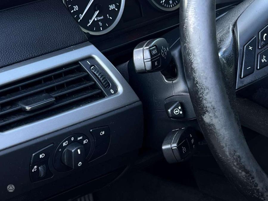 Pelēks BMW 525 2006 Viļņa, ar dzinēja tilpumu 2.50 L un nobraukumu 450 tūkst. km par 1750 €, foto 15 vietnē AUTOMOTO.COM.LV