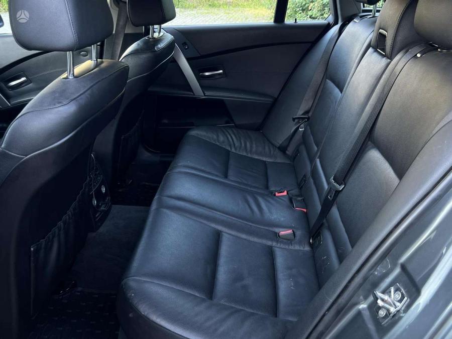 Pelēks BMW 525 2006 Viļņa, ar dzinēja tilpumu 2.50 L un nobraukumu 450 tūkst. km par 1750 €, foto 16 vietnē AUTOMOTO.COM.LV