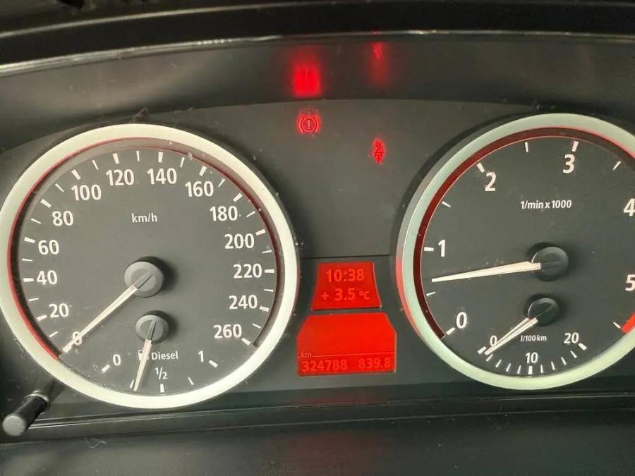 Pelēks BMW 525 2006 Rīga, ar dzinēja tilpumu 2.50 L un nobraukumu 324 tūkst. km par 3100 €, foto 14 vietnē AUTOMOTO.COM.LV