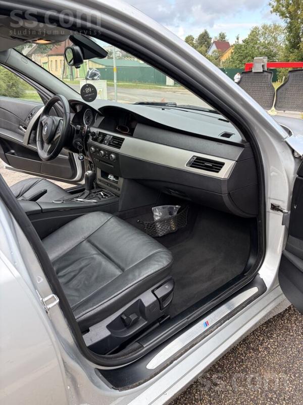Pelēks BMW 525 2006 Daugavpils, ar dzinēja tilpumu 2.50 L un nobraukumu 403 tūkst. km par 3850 €, foto 10 vietnē AUTOMOTO.COM.LV