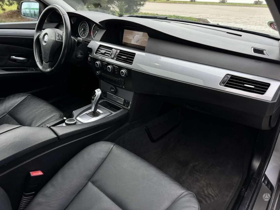 Pelēks BMW 525 2007 Marijampole, ar dzinēja tilpumu 2.99 L un nobraukumu 330 tūkst. km par 3900 €, foto 13 vietnē AUTOMOTO.COM.LV