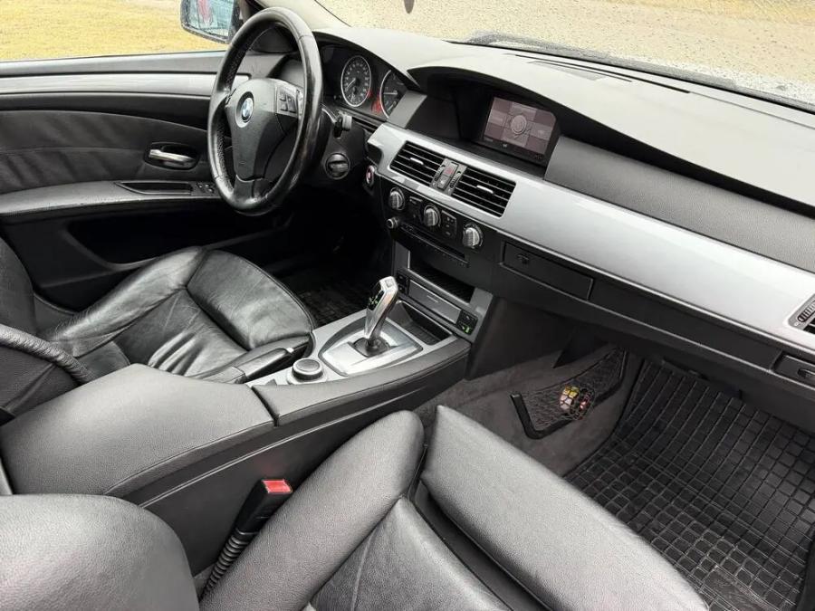 Pelēks BMW 525 2007 Ventspils, ar dzinēja tilpumu 3.00 L un nobraukumu 457 tūkst. km par 3200 €, foto 13 vietnē AUTOMOTO.COM.LV