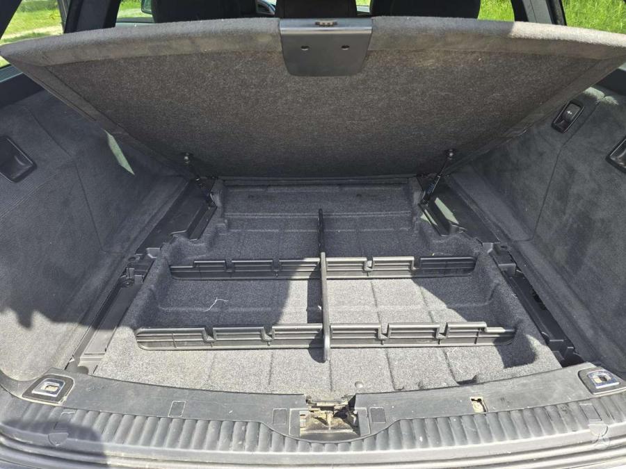 Grey BMW 525 2007 in Vilnius, with an engine capacity of 3.00 L and mileage of 356 thousand km for 3600 €, photo 9 on AUTOMOTO.COM.LV
