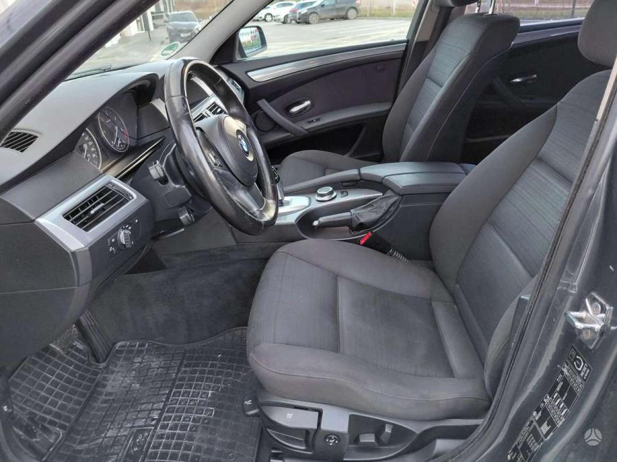Pelēks BMW 525 2007 Viļņa, ar dzinēja tilpumu 2.99 L un nobraukumu 386 tūkst. km par 2600 €, foto 9 vietnē AUTOMOTO.COM.LV