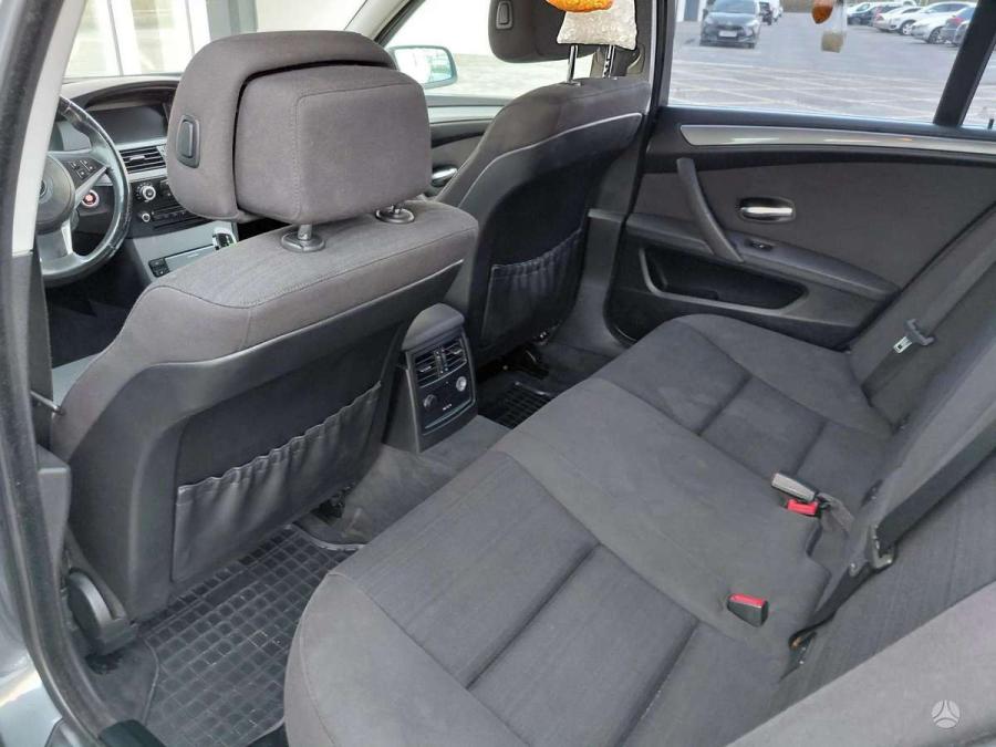 Pelēks BMW 525 2007 Viļņa, ar dzinēja tilpumu 2.99 L un nobraukumu 386 tūkst. km par 2600 €, foto 10 vietnē AUTOMOTO.COM.LV