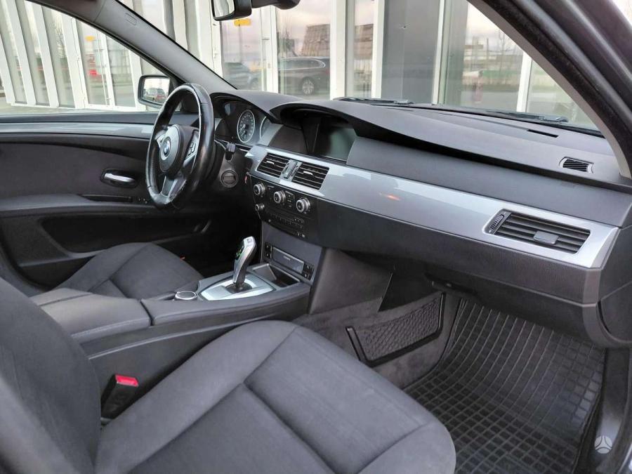 Pelēks BMW 525 2007 Viļņa, ar dzinēja tilpumu 2.99 L un nobraukumu 386 tūkst. km par 2600 €, foto 13 vietnē AUTOMOTO.COM.LV