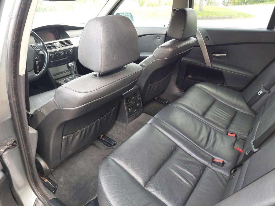 Grey BMW 525 2007 in Pasvalys, with an engine capacity of 2.50 L and mileage of 377 thousand km for 1700 €, photo 13 on AUTOMOTO.COM.LV