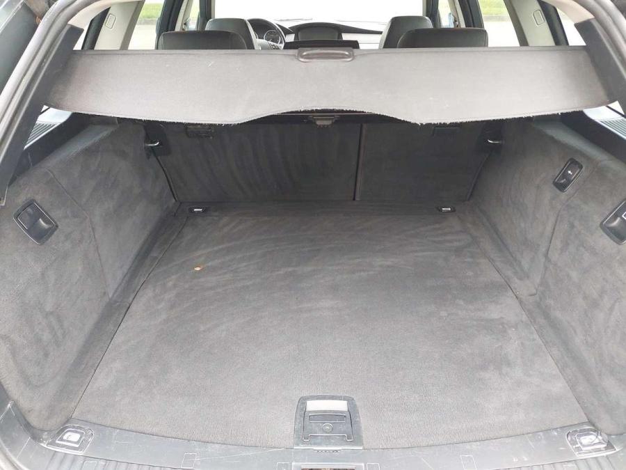Grey BMW 525 2007 in Pasvalys, with an engine capacity of 2.50 L and mileage of 377 thousand km for 1700 €, photo 23 on AUTOMOTO.COM.LV