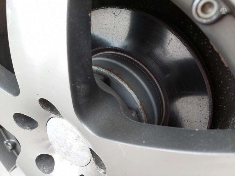 Grey BMW 525 2007 in Pasvalys, with an engine capacity of 2.50 L and mileage of 377 thousand km for 1700 €, photo 28 on AUTOMOTO.COM.LV