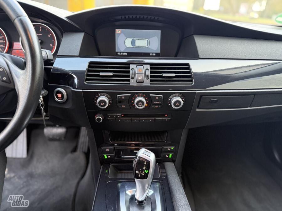 Pelēks BMW 525 2007 Viļņa, ar dzinēja tilpumu 3.00 L un nobraukumu 316 tūkst. km par 3600 €, foto 17 vietnē AUTOMOTO.COM.LV