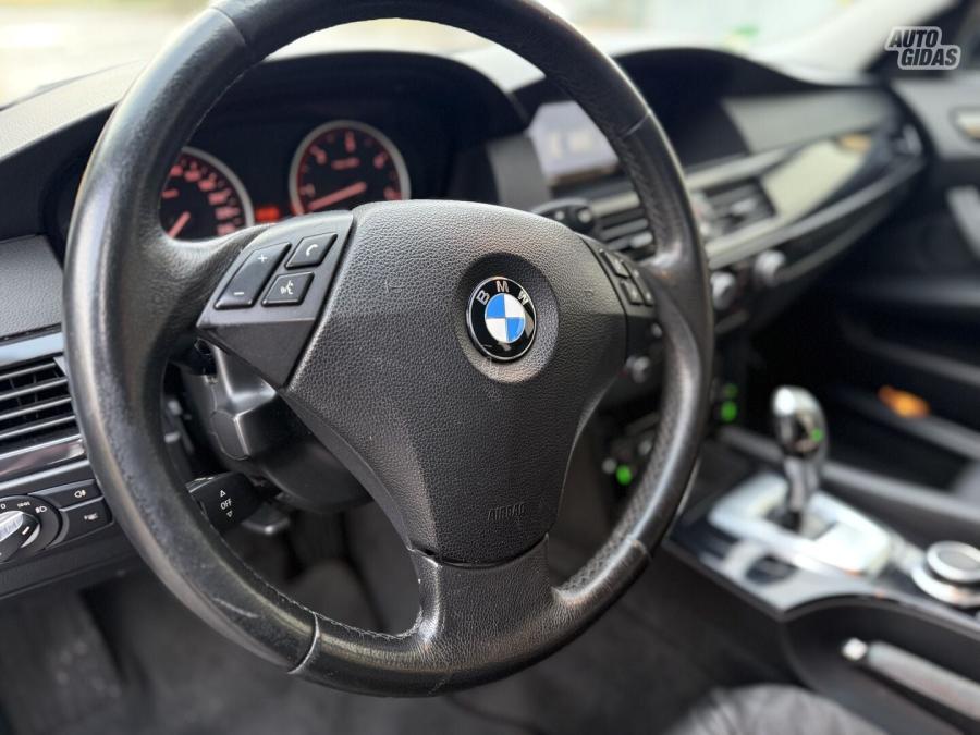 Pelēks BMW 525 2007 Viļņa, ar dzinēja tilpumu 3.00 L un nobraukumu 316 tūkst. km par 3600 €, foto 21 vietnē AUTOMOTO.COM.LV