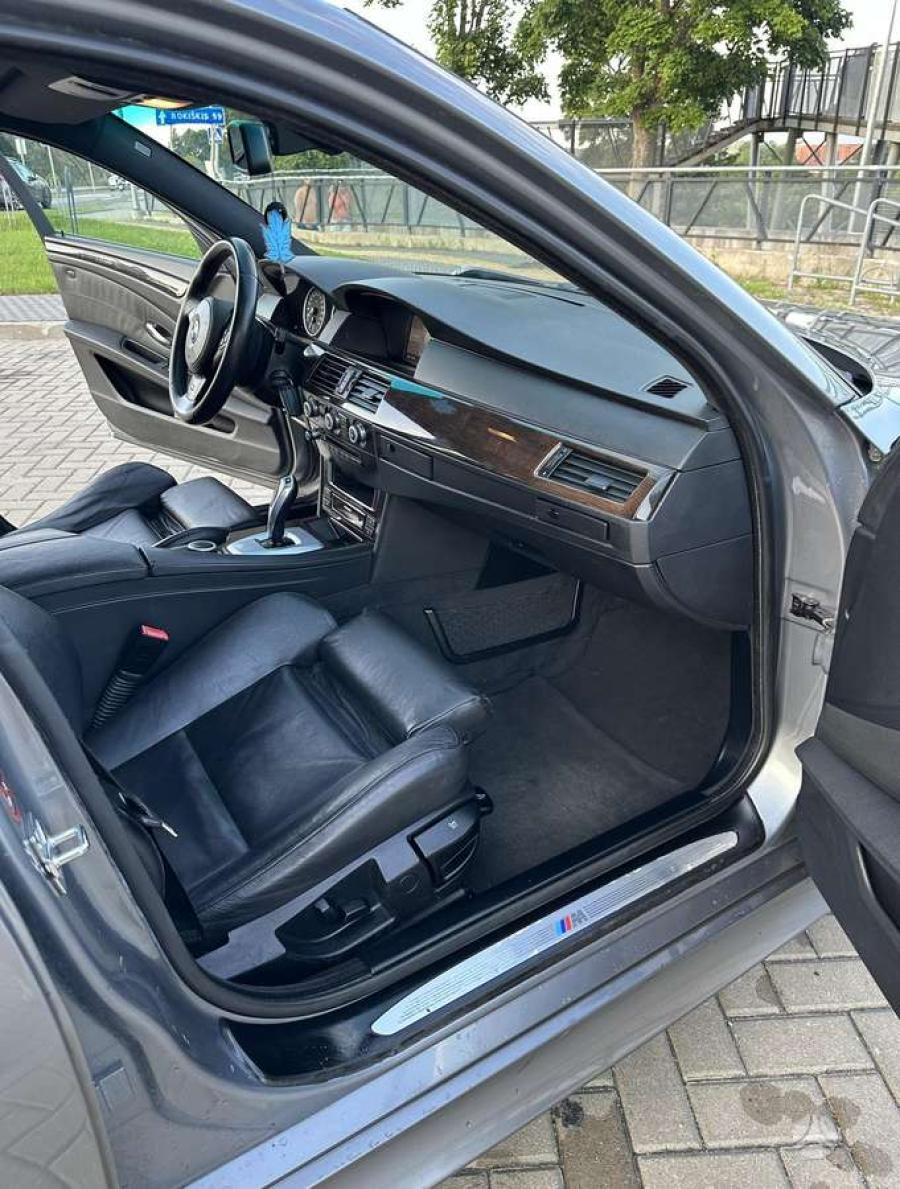 Grey BMW 525 2007 in Anyksciai, with an engine capacity of 2.99 L and mileage of 350 thousand km for 4500 €, photo 12 on AUTOMOTO.COM.LV