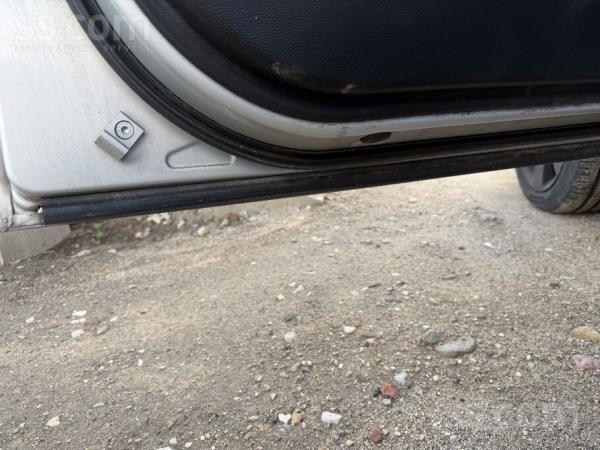 Pelēks BMW 525 2007 Daugavpils, ar dzinēja tilpumu 3.00 L un nobraukumu 290 tūkst. km par 4000 €, foto 10 vietnē AUTOMOTO.COM.LV