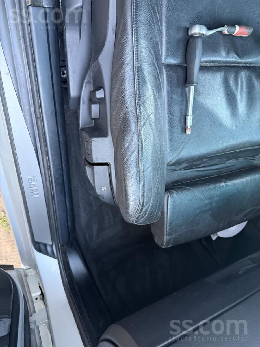 Pelēks BMW 525 2007 Daugavpils, ar dzinēja tilpumu 3.00 L un nobraukumu 290 tūkst. km par 4000 €, foto 28 vietnē AUTOMOTO.COM.LV