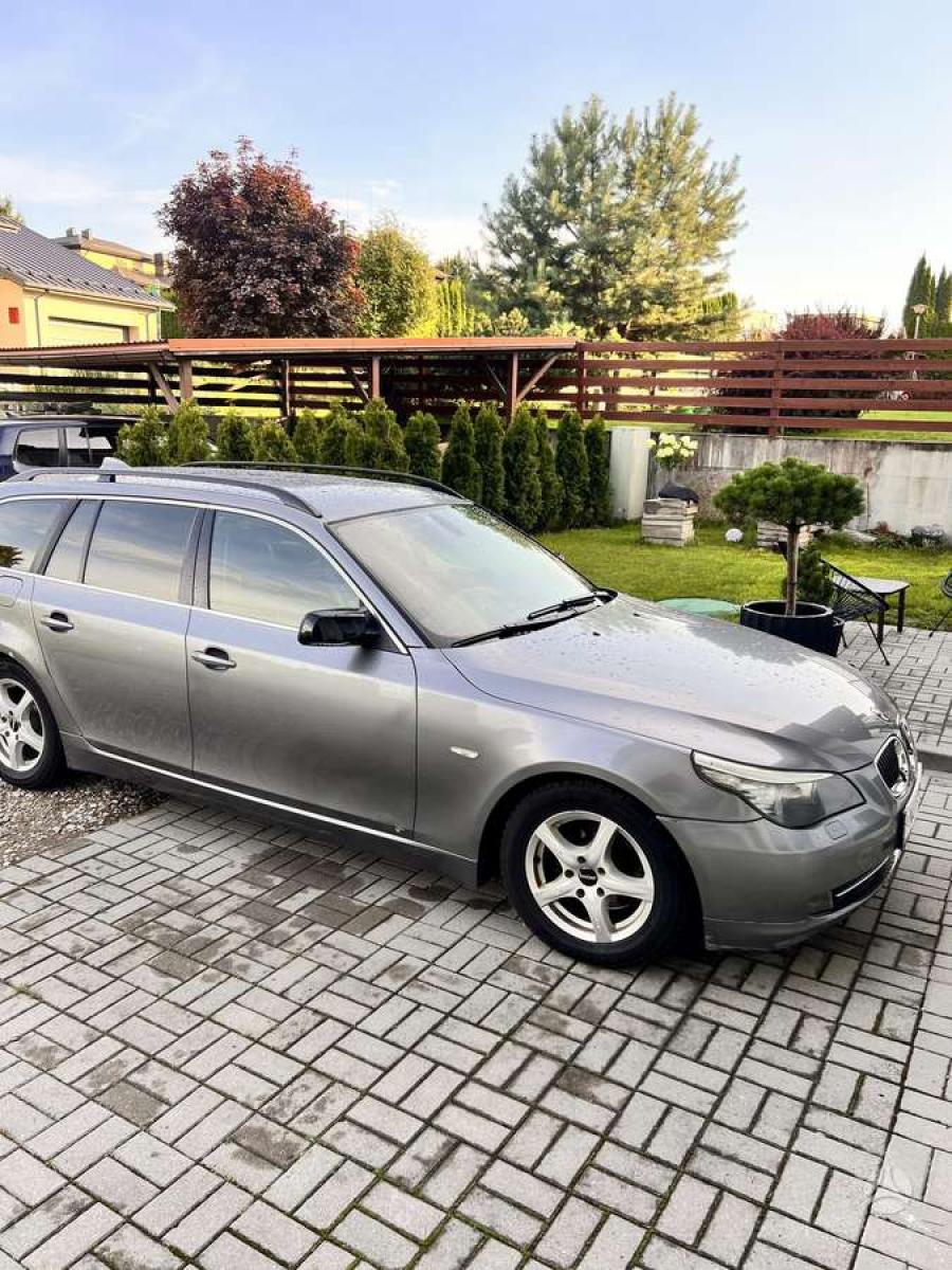 Pelēks BMW 525 2007 Viļņa, ar dzinēja tilpumu 3.00 L un nobraukumu 326 tūkst. km par 3780 €, foto 1 vietnē AUTOMOTO.COM.LV