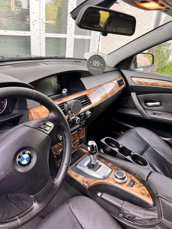 Pelēks BMW 525 2007 Viļņa, ar dzinēja tilpumu 3.00 L un nobraukumu 326 tūkst. km par 3780 €, foto 4 vietnē AUTOMOTO.COM.LV