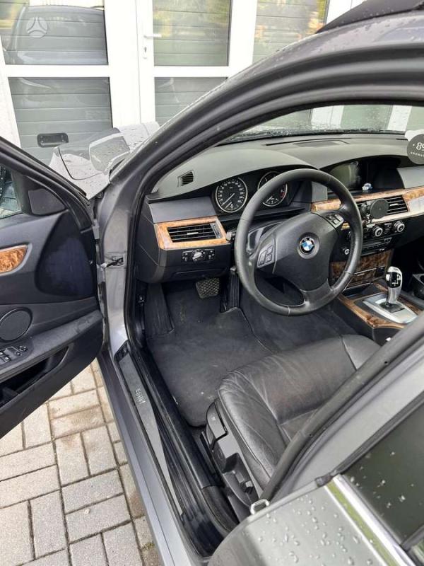 Pelēks BMW 525 2007 Viļņa, ar dzinēja tilpumu 3.00 L un nobraukumu 326 tūkst. km par 3780 €, foto 5 vietnē AUTOMOTO.COM.LV