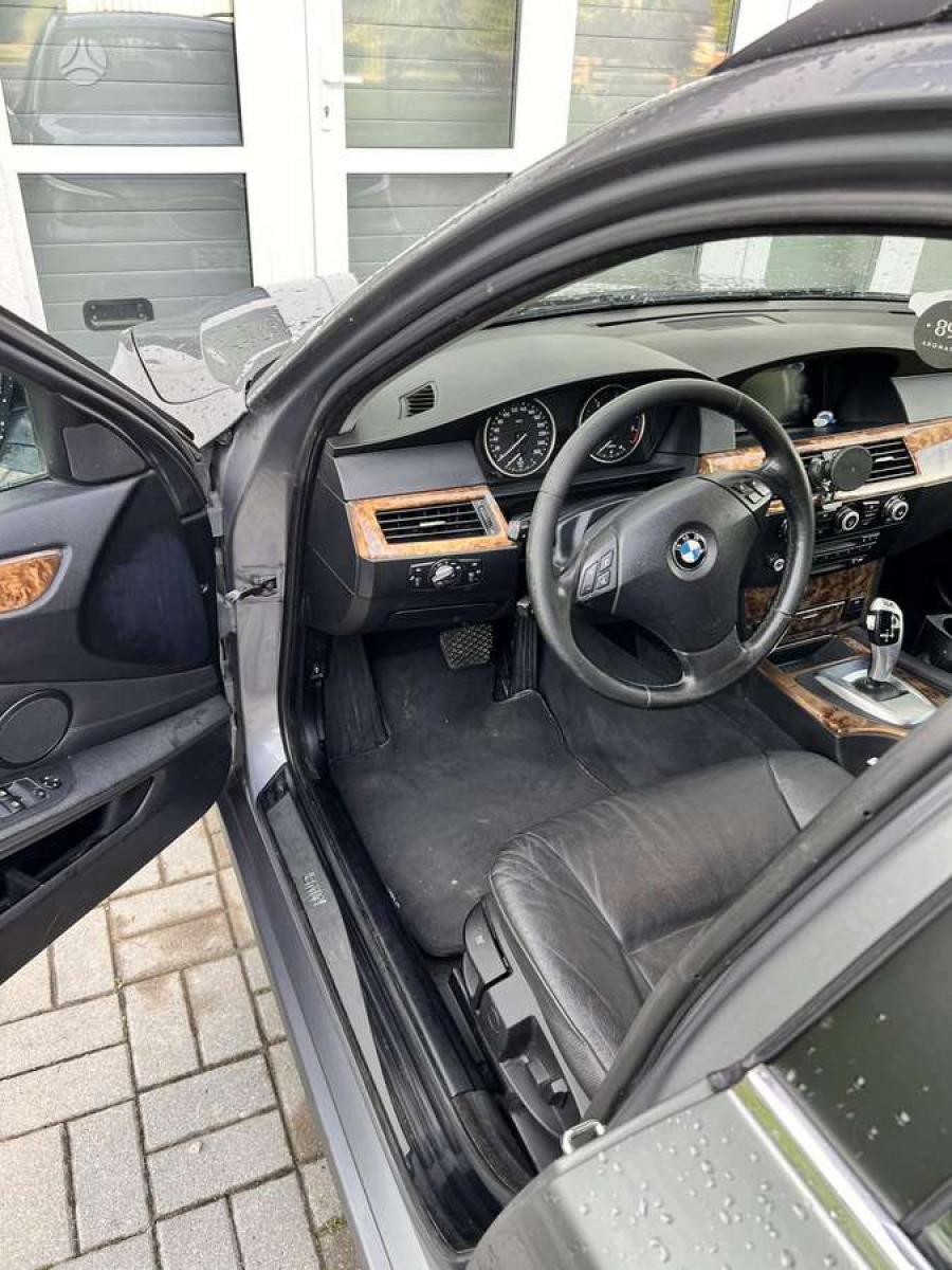 Pelēks BMW 525 2007 Viļņa, ar dzinēja tilpumu 3.00 L un nobraukumu 326 tūkst. km par 3780 €, foto 6 vietnē AUTOMOTO.COM.LV