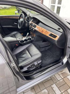 Pelēks BMW 525 2007 Viļņa, ar dzinēja tilpumu 3.00 L un nobraukumu 326 tūkst. km par 3780 €, foto 8 vietnē AUTOMOTO.COM.LV
