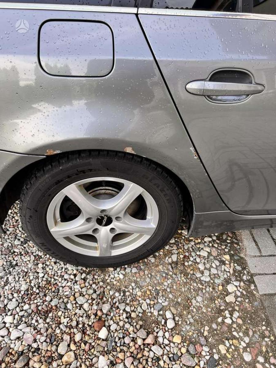 Pelēks BMW 525 2007 Viļņa, ar dzinēja tilpumu 3.00 L un nobraukumu 326 tūkst. km par 3780 €, foto 12 vietnē AUTOMOTO.COM.LV