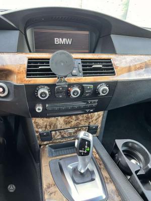 Pelēks BMW 525 2007 Viļņa, ar dzinēja tilpumu 3.00 L un nobraukumu 326 tūkst. km par 3780 €, foto 17 vietnē AUTOMOTO.COM.LV