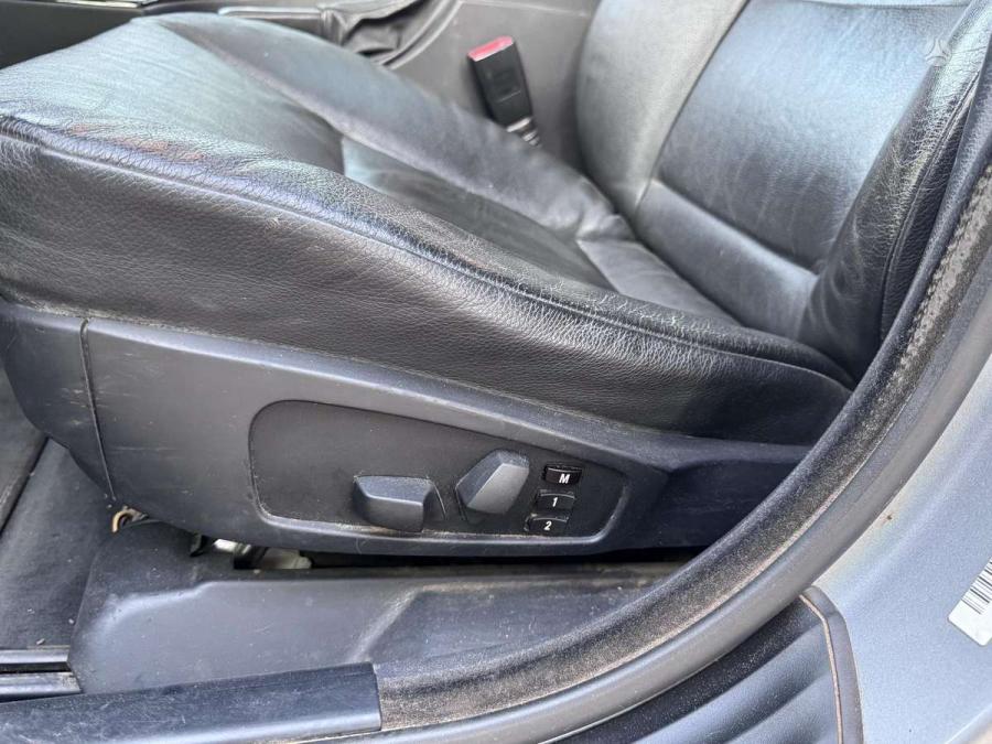 Pelēks BMW 525 2007 Viļņa, ar dzinēja tilpumu 2.50 L un nobraukumu 374 tūkst. km par 2350 €, foto 13 vietnē AUTOMOTO.COM.LV