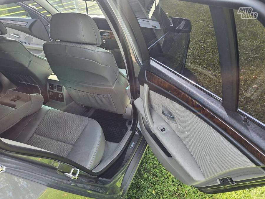Grey BMW 525 2007 in Klaipeda, with an engine capacity of 2.50 L and mileage of 193 thousand km for 2999 €, photo 24 on AUTOMOTO.COM.LV