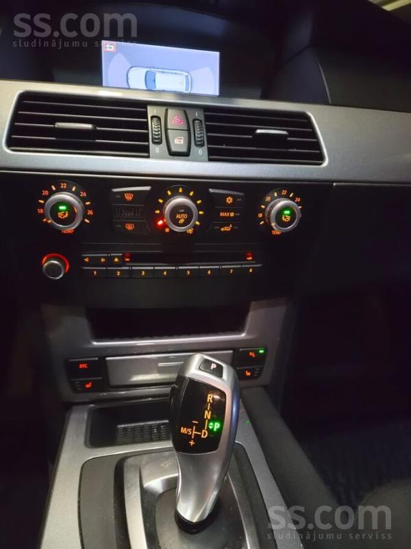 Grey BMW 525 2007 in Riga, with an engine capacity of 3.00 L and mileage of 298 thousand km for 5000 €, photo 10 on AUTOMOTO.COM.LV