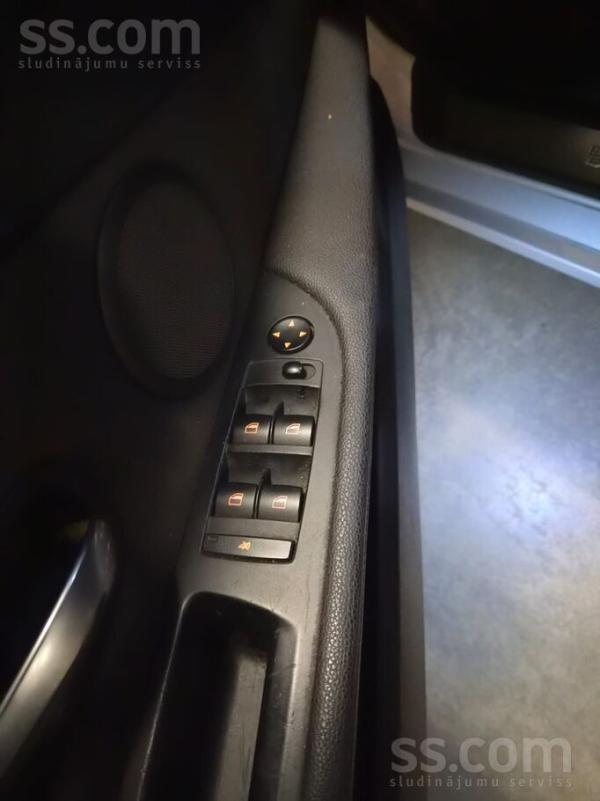 Grey BMW 525 2007 in Riga, with an engine capacity of 3.00 L and mileage of 298 thousand km for 5000 €, photo 11 on AUTOMOTO.COM.LV