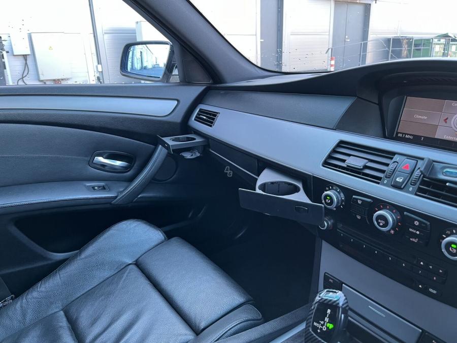 Pelēks BMW 525 2008 Šilutė, ar dzinēja tilpumu 3.00 L un nobraukumu 263 tūkst. km par 2950 €, foto 14 vietnē AUTOMOTO.COM.LV