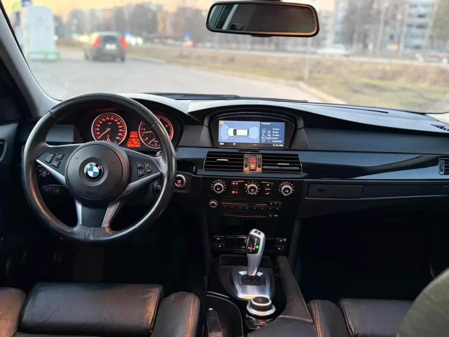 Pelēks BMW 525 2008 Rīga, ar dzinēja tilpumu 3.00 L un nobraukumu 368 tūkst. km par 4500 €, foto 13 vietnē AUTOMOTO.COM.LV